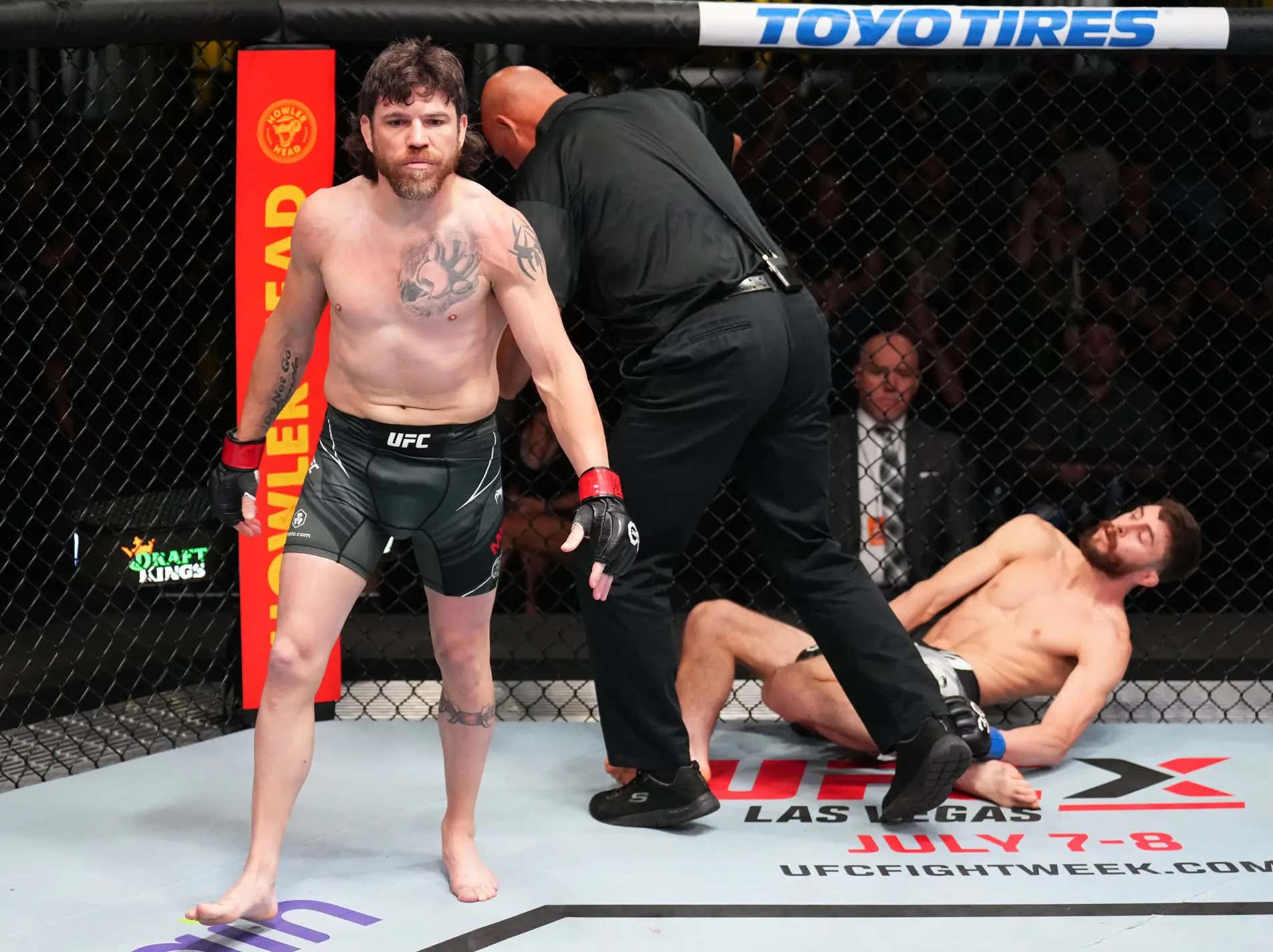 UFC LEGEND JIM MILLER SLEEPS JESSE BUTLER IN JUST 23 SECONDS | Barstool ...