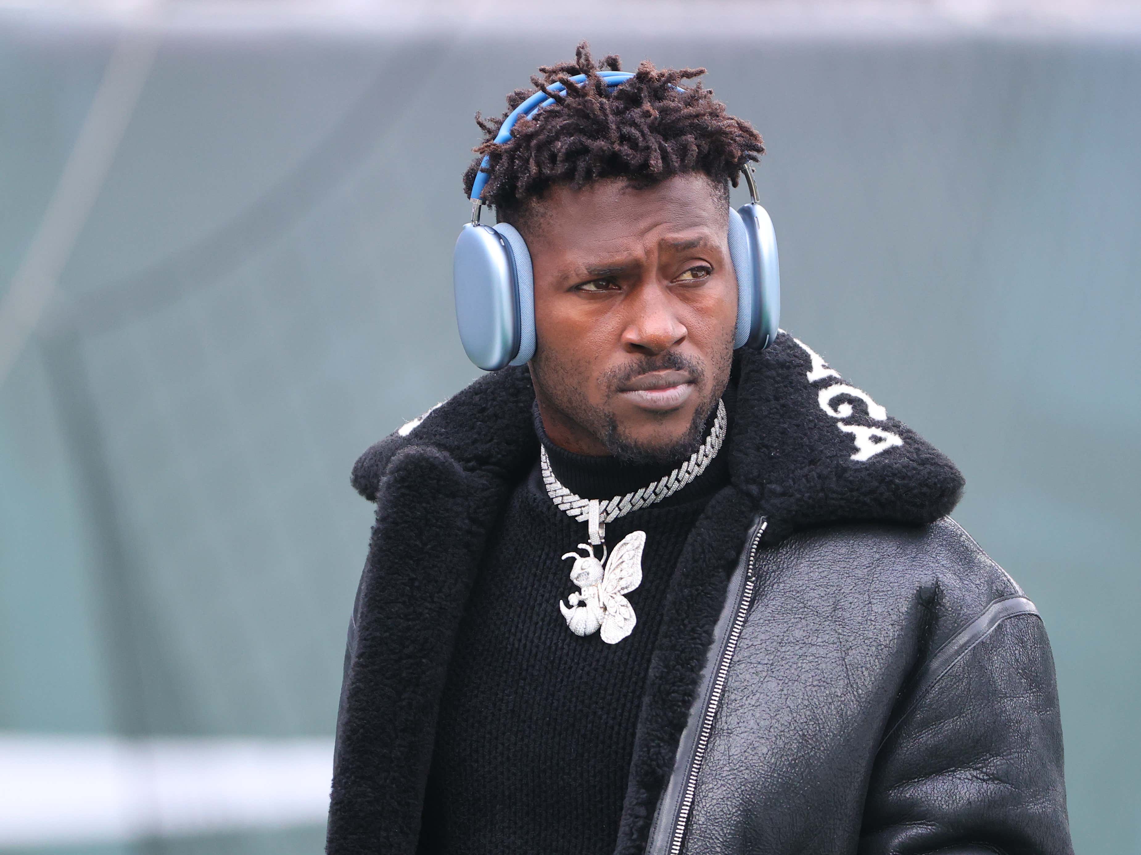 Antonio Brown is Confirmed Not Writing His Own Tweets | Barstool Sports