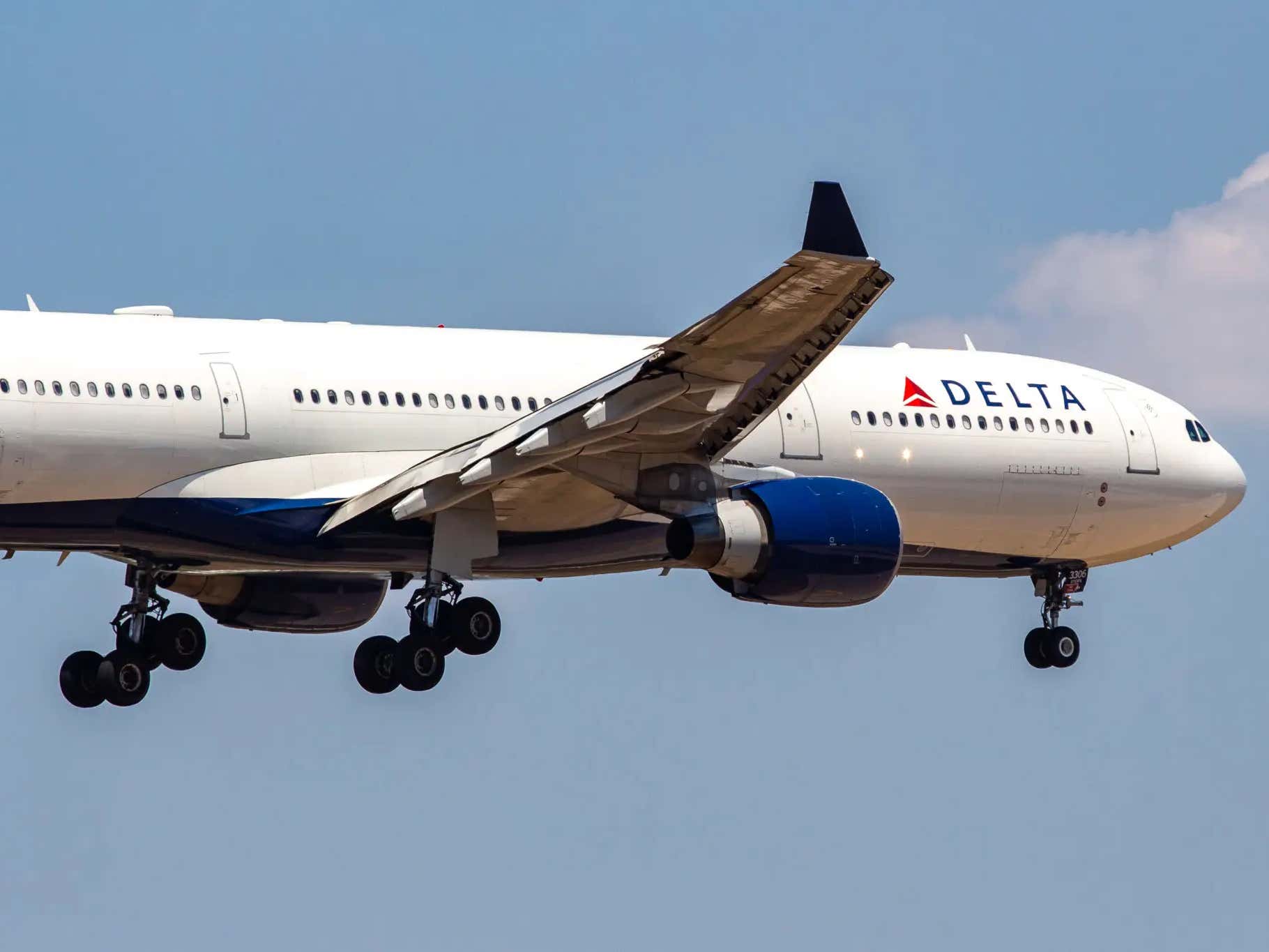 Delta's Making HUGE Changes To Their Sky Club Entry & Now We're All Fucked | Barstool Sports