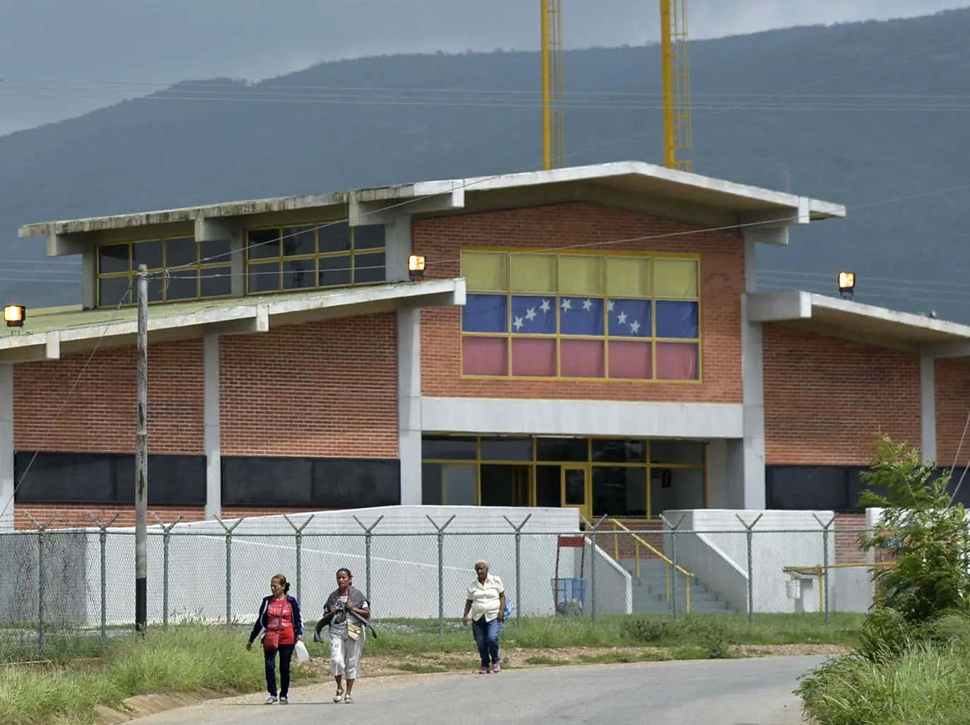 Venezuelan Prison That Was Raided Had Casino, Nightclub, Zoo, Swimming ...