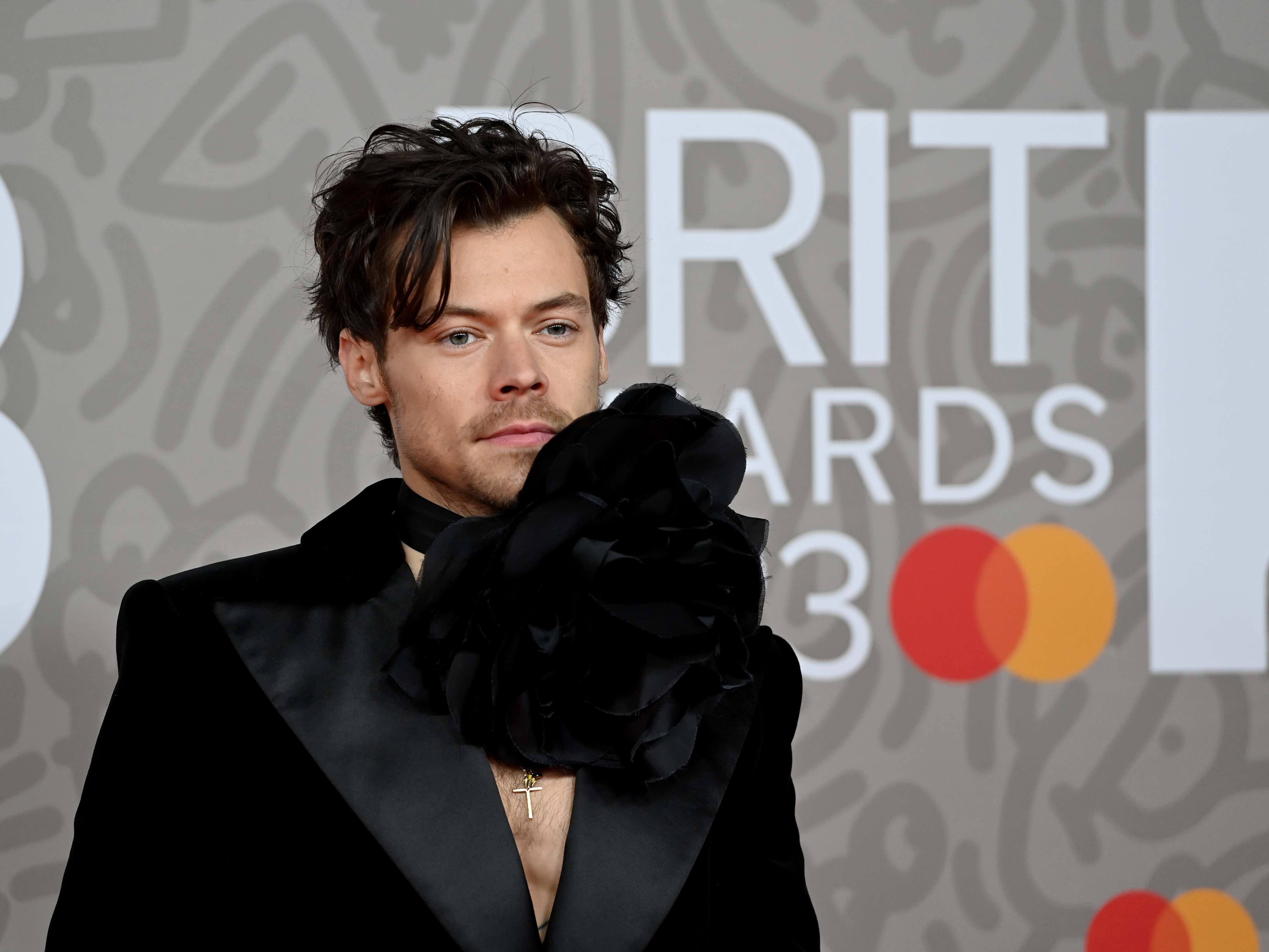 RED ALERT: Harry Styles Has Shaved His Head | Barstool Sports