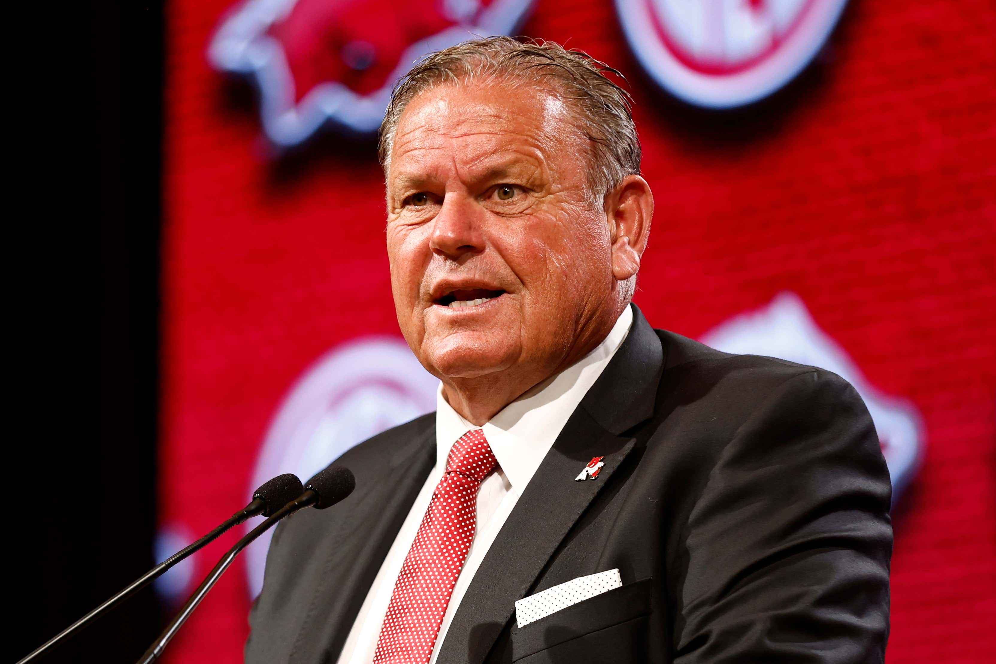 Sam Pittman Says Arkansas's Focus in 2024 Is To 'Embrace the Hog ...