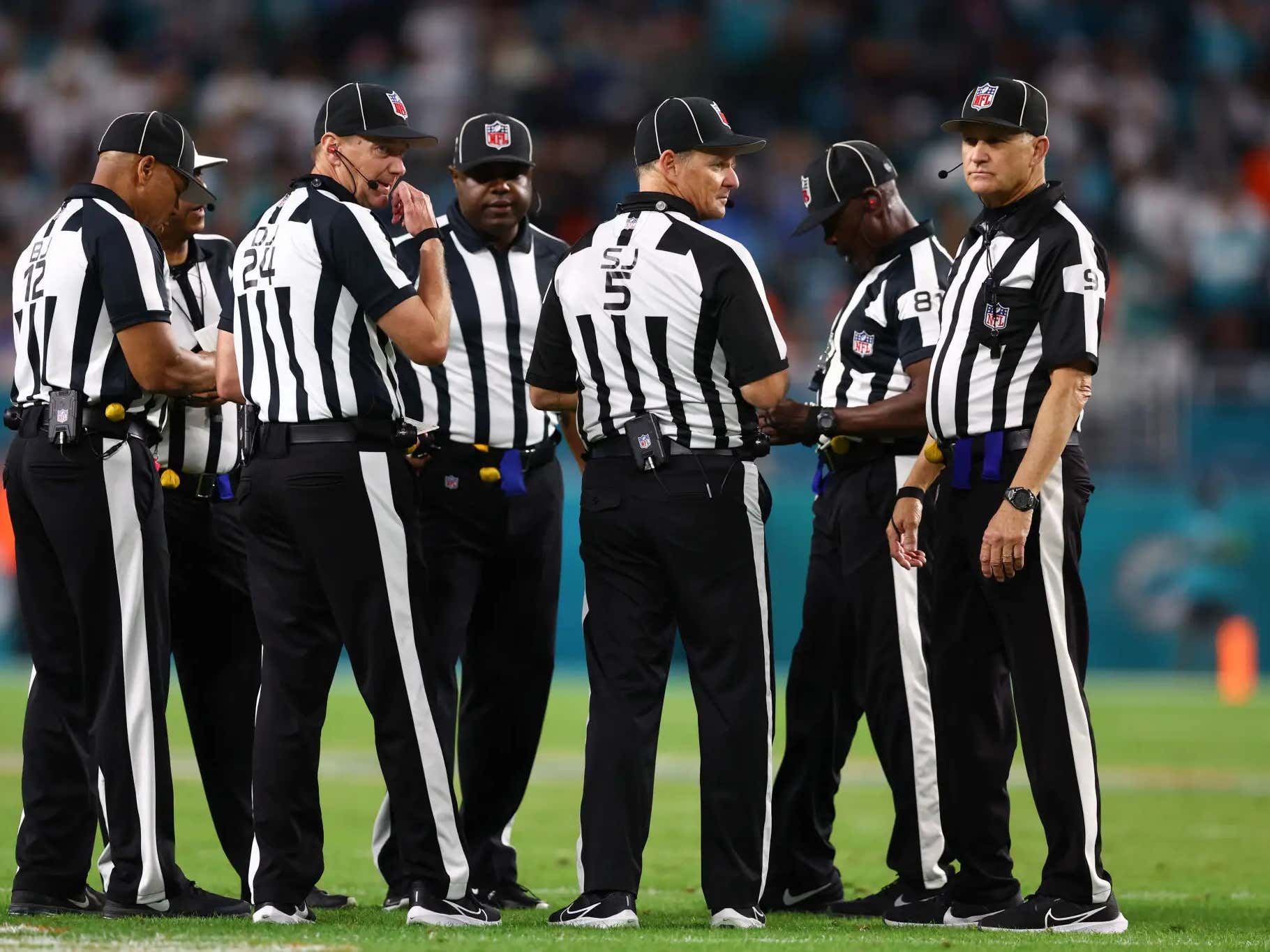 Football Announcers Need To Keep Calling Out The Shitty Ref Jobs We're ...