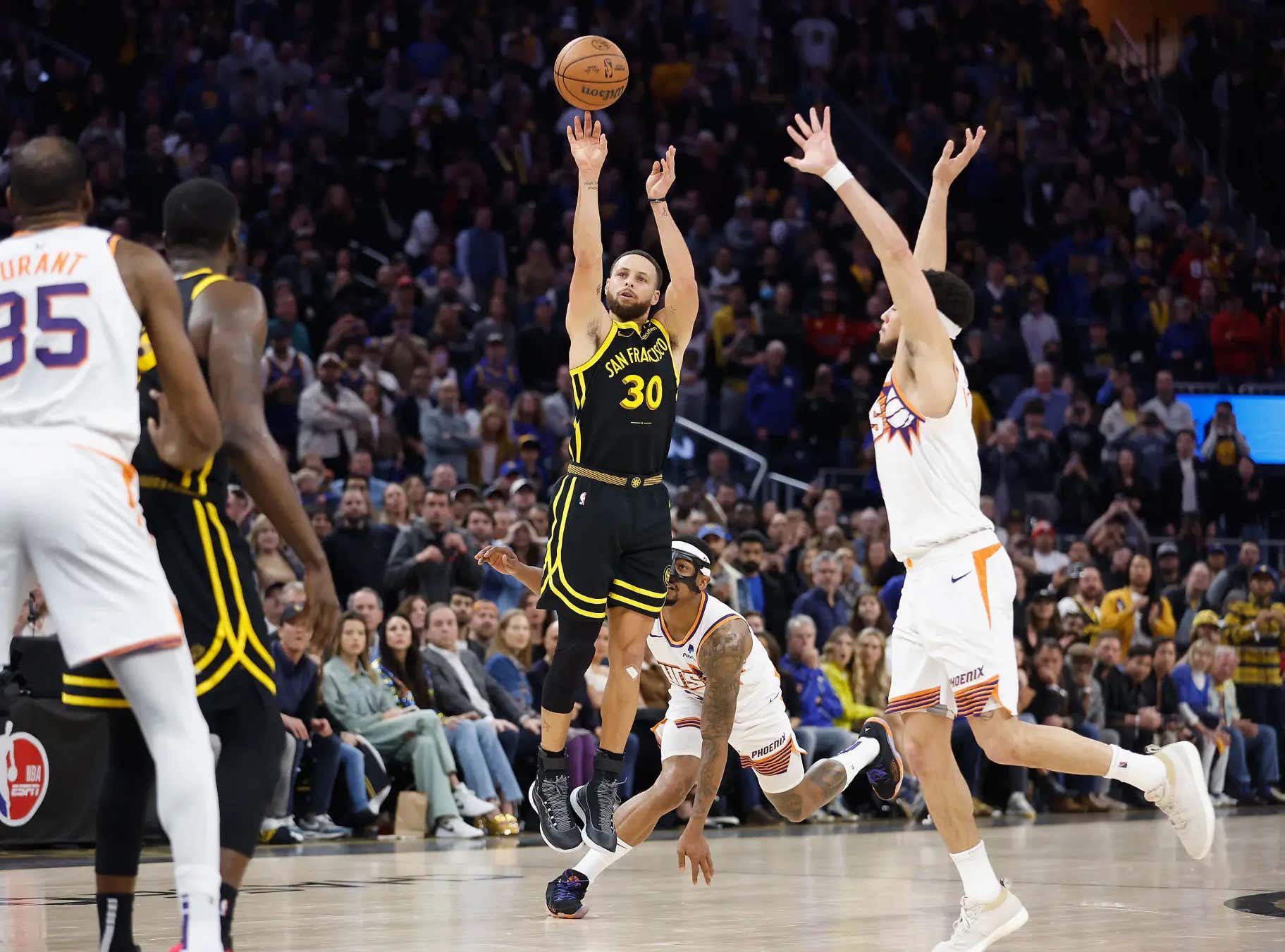 Late Night Steph Magic Strikes Again After Curry Buries The Suns With ...