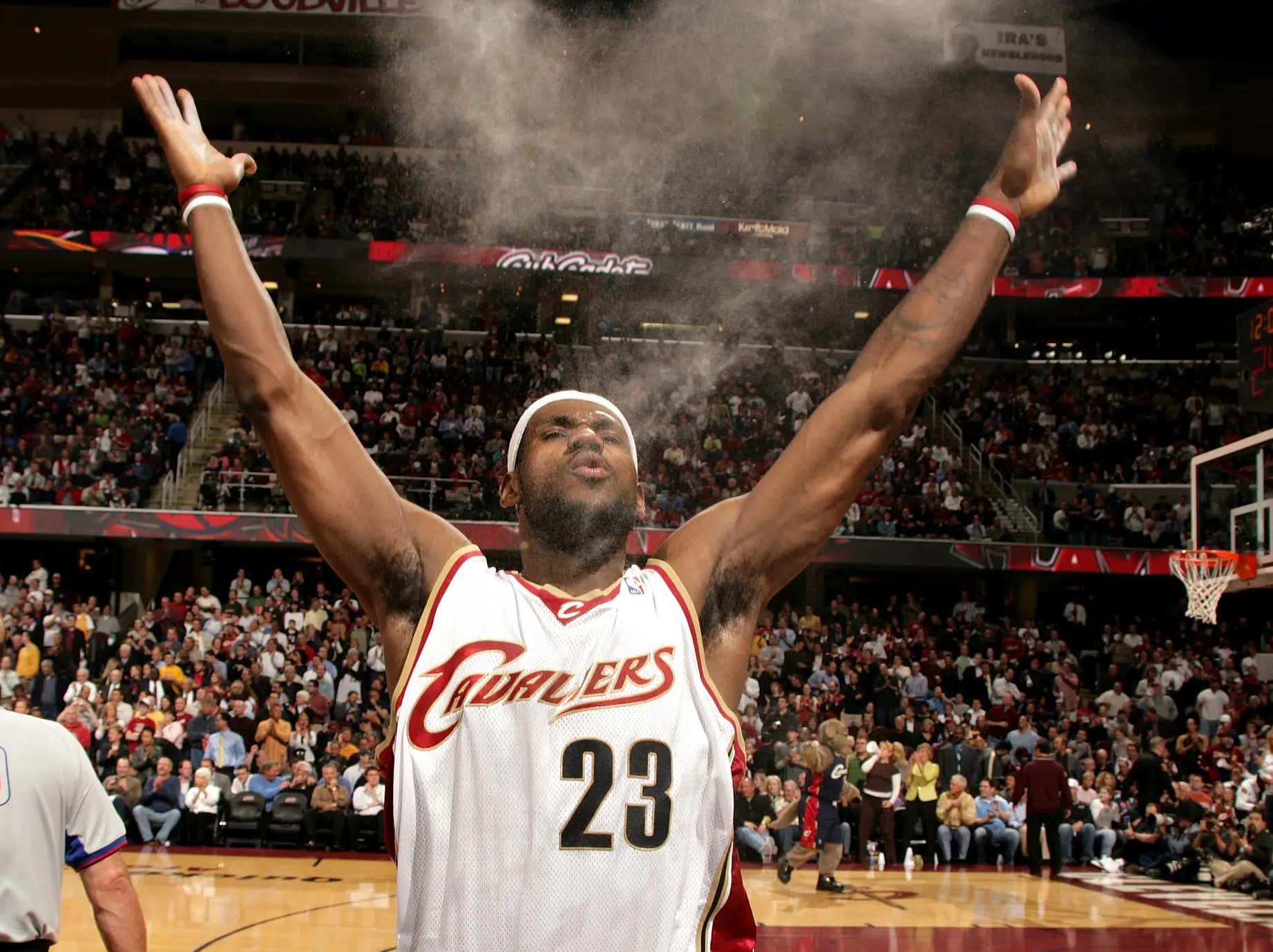 Cavs Fans Are Begging LeBron James To Come Home And Finish His Career ...