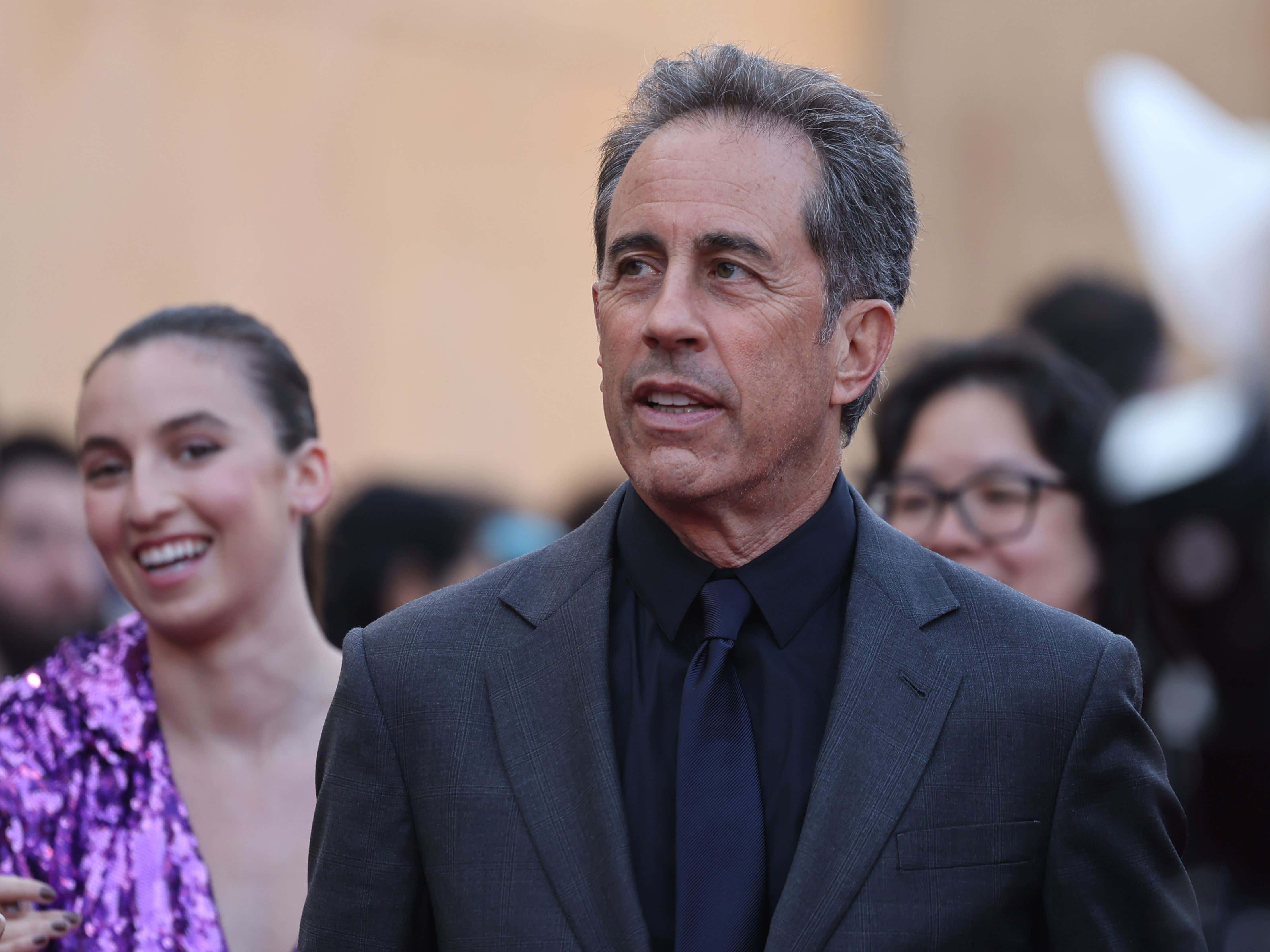 Jerry Seinfeld Delivered The Graduation Speech At Duke As Protestors ...