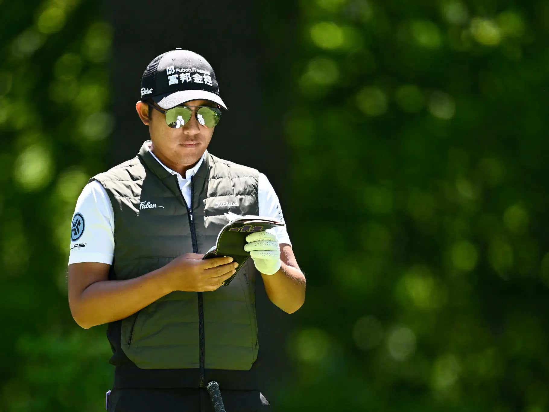 Always Be Ready: Legendary Caddie Fluff Cowan Got Hurt On The 3rd Hole ...