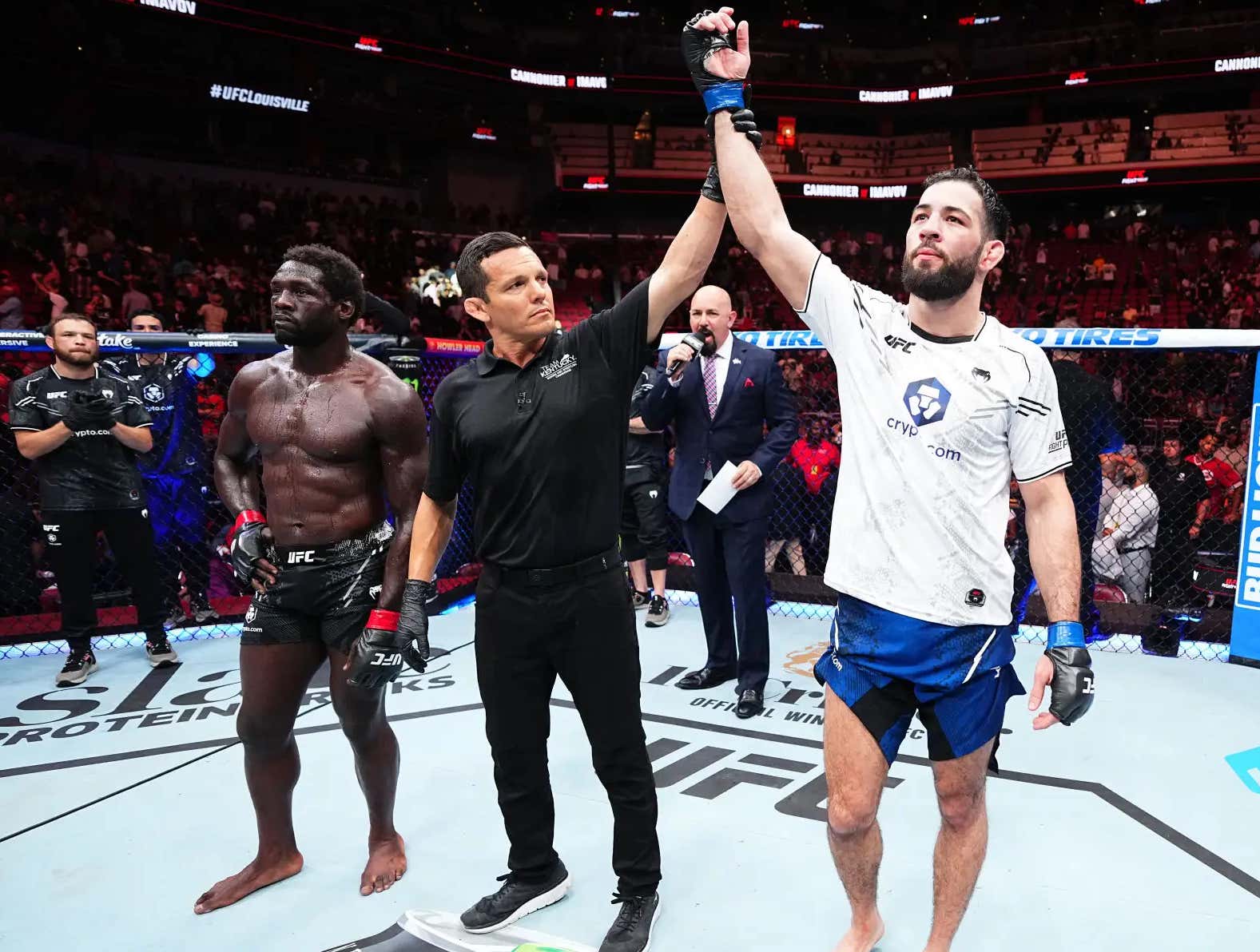UFC Louisville Ends With A Horrible Referee Stoppage In The Main Event ...