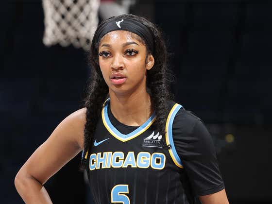 Angel Reese Desperately Begged for The Ball in the Final Seconds of ...