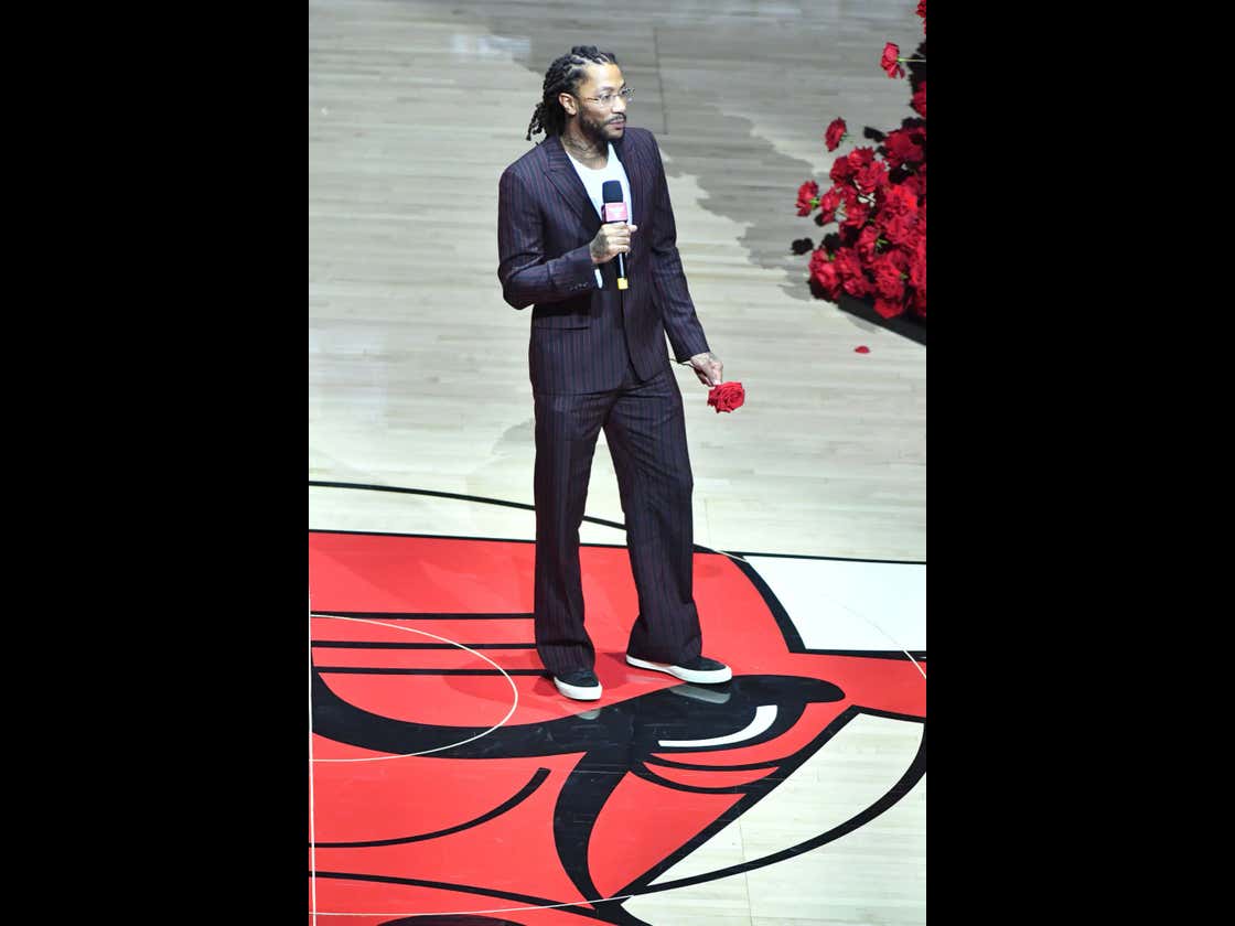 The Chicago Bulls Honored Derrick Rose With An Amazing Halftime ...