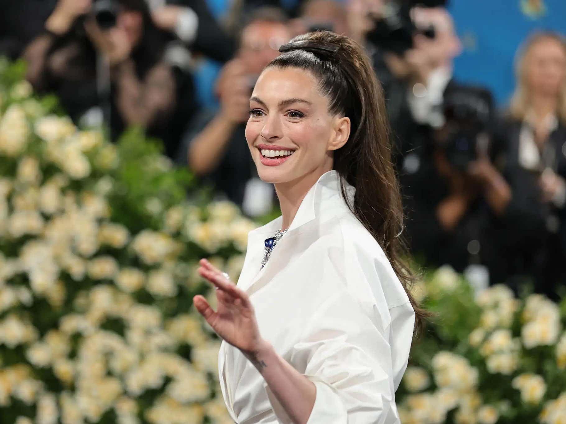 Anne Hathaway To Play A "Taylor Swift, Lady Gaga" Type Character In ...