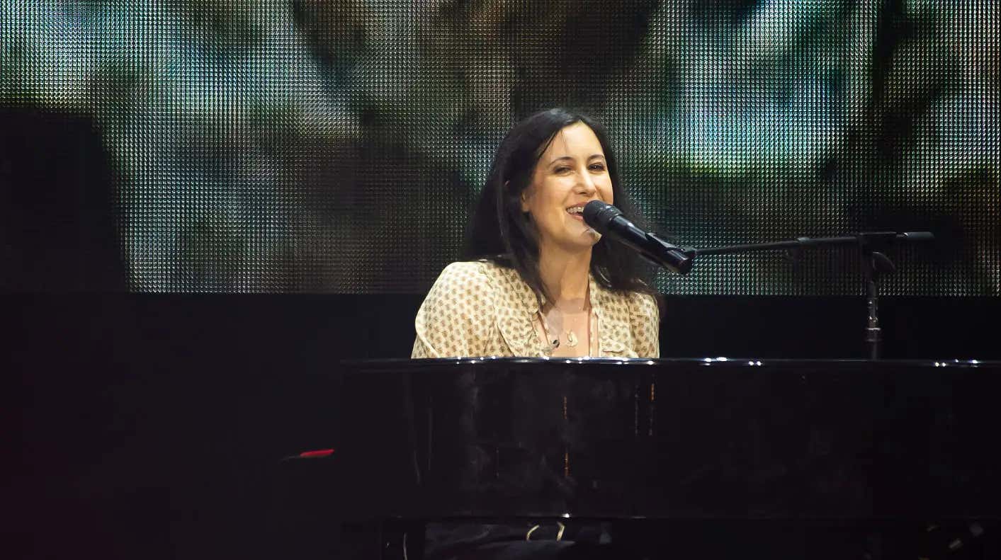 Drake Actually Makes His Concerts Worth Going To ... Brings Out Vanessa Carlton At The Wireless ...