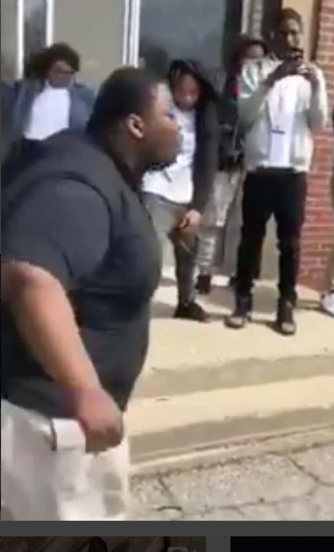 500 Pound Bully Fights A 100 Pound Kid At School In The Modern Day ...