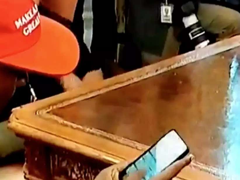 If You Ever Find Kanye's Cell Phone, "000000" Is The Passcode To All ...