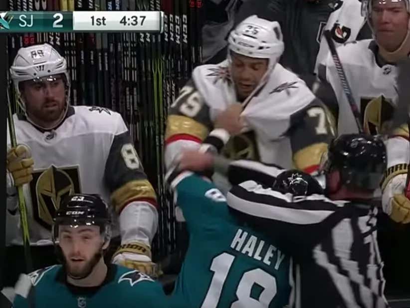 Ryan Reaves Laid A Hit And Then Tucked His Tail And Scurried Back To ...