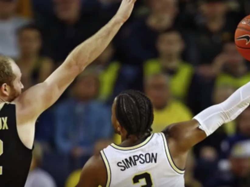 Michigan's Zavier Simpson's Skyhook Highlights Are Something To Behold ...