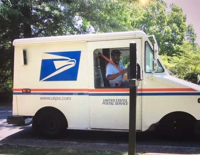 Mailman Retires After 35 Years, Neighborhood Throws Him Block Party On ...
